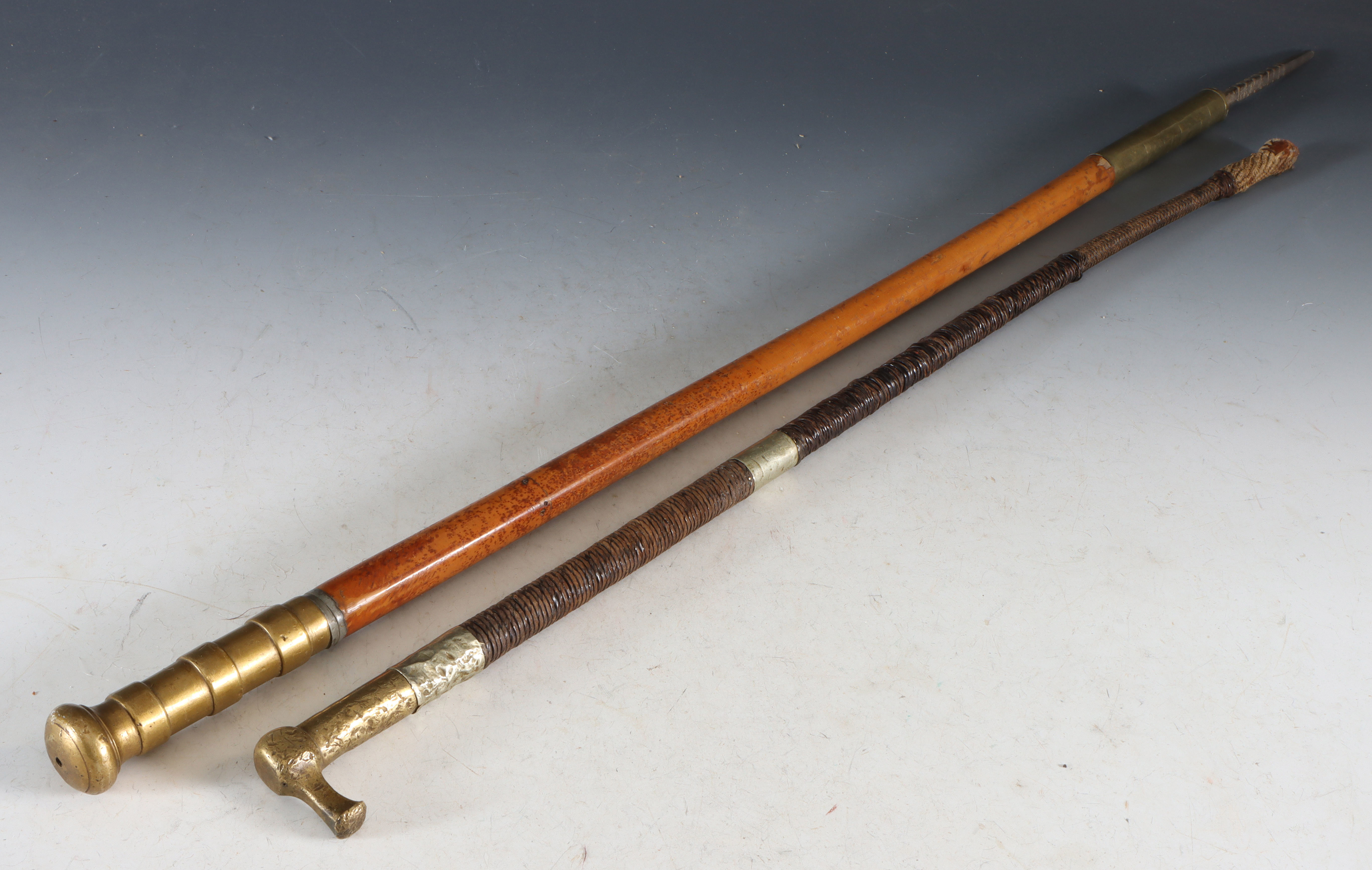 Vekterstav og pisk, 1800 t. | Auksjon
