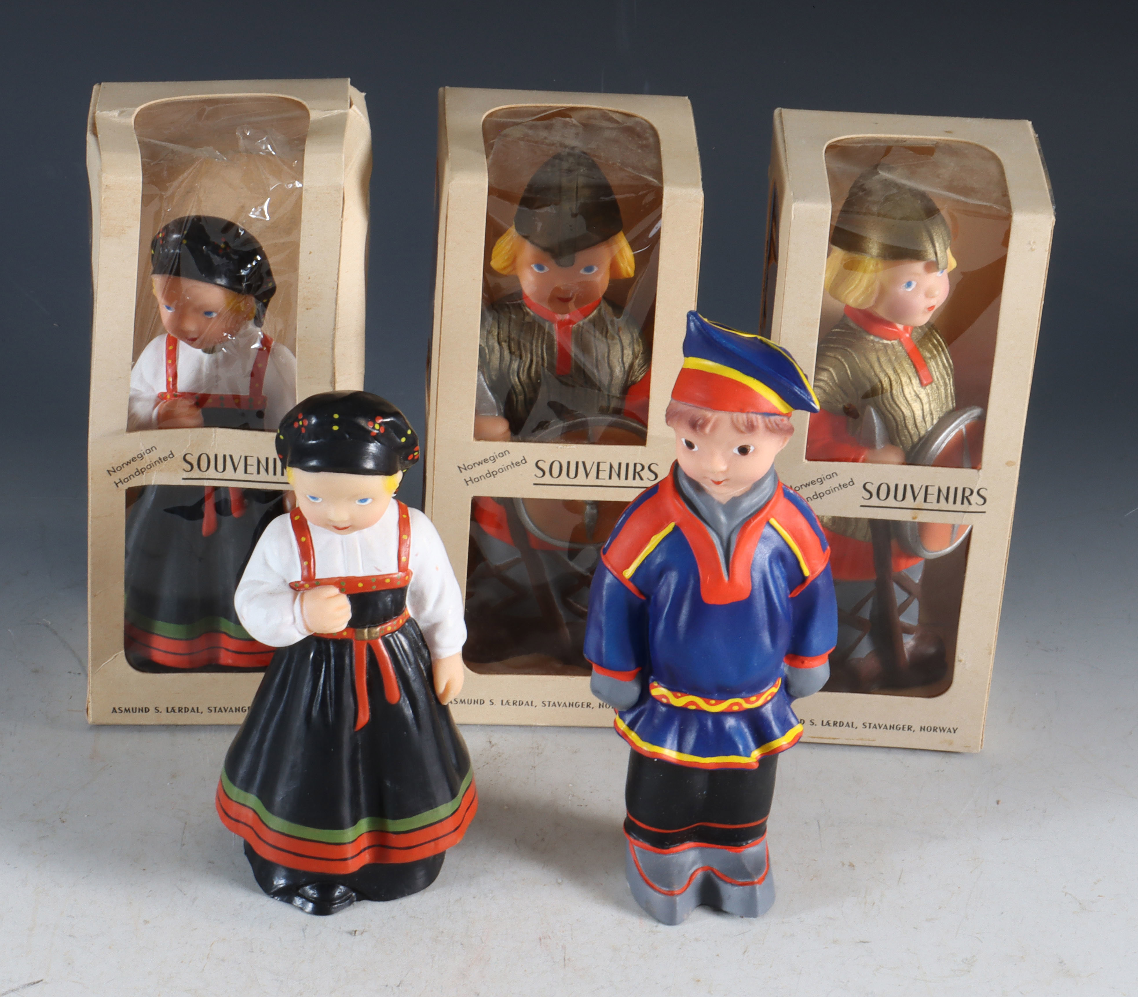 5 souvenirfigurer, Åsmund S. Lærdal. | Auksjon