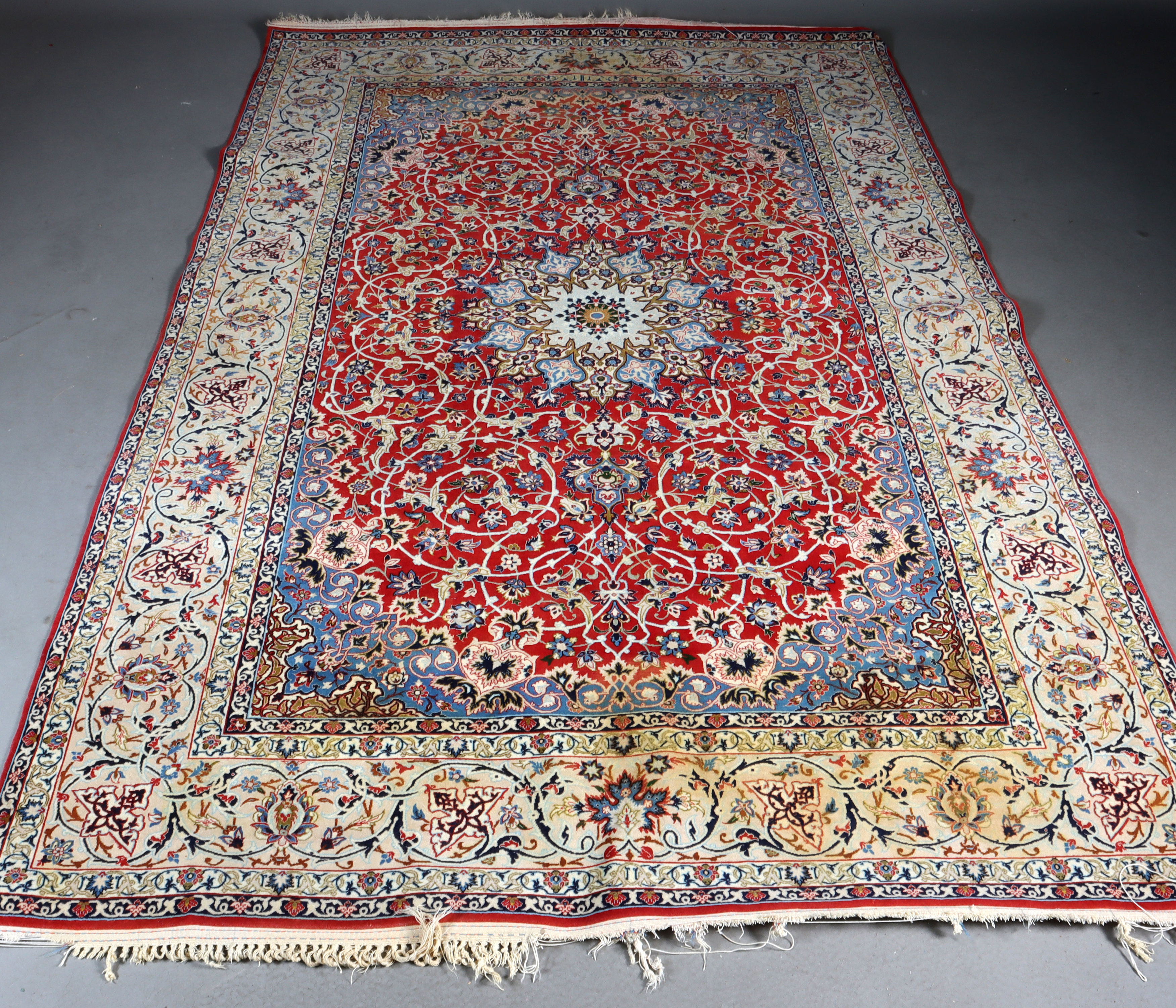 Håndknyttet Persisk teppe, Isfahan. | Auksjon